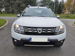 White Dacia Duster 2016 in Taurage, with an engine capacity of 1.20 L and mileage of 110 thousand km for 5900 €, photo 3 on AUTOMOTO.COM.LV