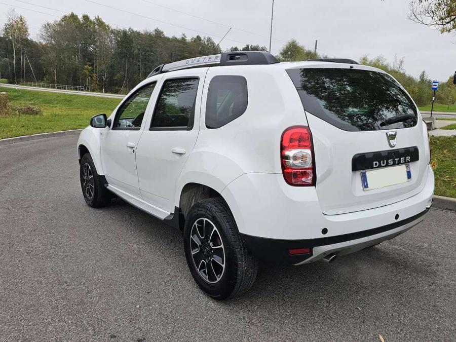 White Dacia Duster 2016 in Taurage, with an engine capacity of 1.20 L and mileage of 110 thousand km for 5900 €, photo 7 on AUTOMOTO.COM.LV