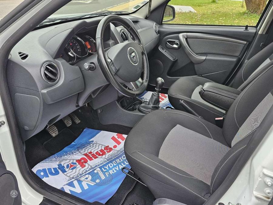 White Dacia Duster 2016 in Taurage, with an engine capacity of 1.20 L and mileage of 110 thousand km for 5900 €, photo 11 on AUTOMOTO.COM.LV