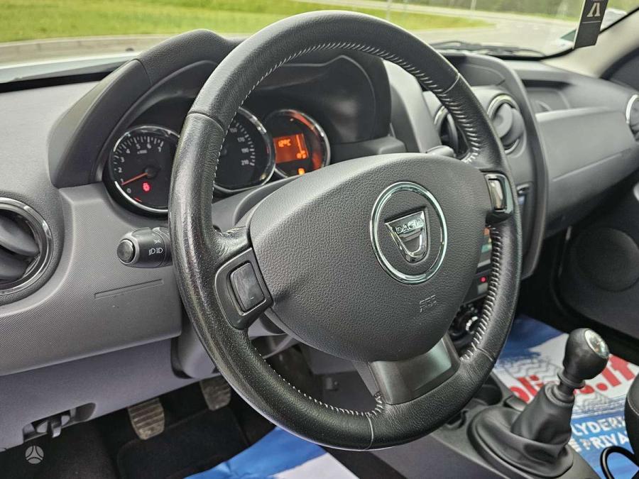 White Dacia Duster 2016 in Taurage, with an engine capacity of 1.20 L and mileage of 110 thousand km for 5900 €, photo 13 on AUTOMOTO.COM.LV