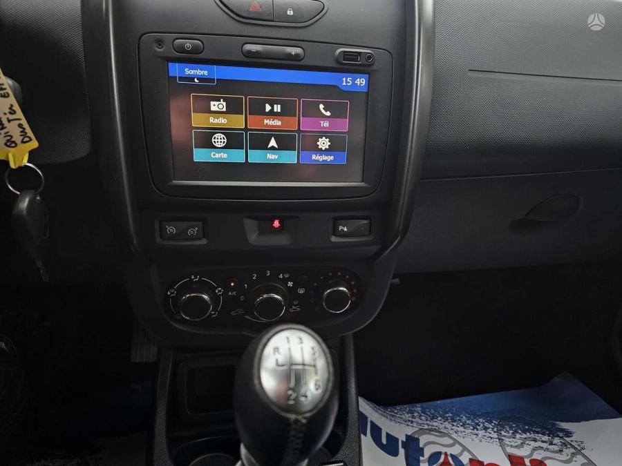 White Dacia Duster 2016 in Taurage, with an engine capacity of 1.20 L and mileage of 110 thousand km for 5900 €, photo 15 on AUTOMOTO.COM.LV