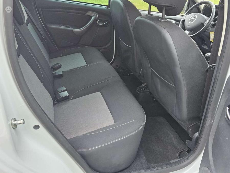 White Dacia Duster 2016 in Taurage, with an engine capacity of 1.20 L and mileage of 110 thousand km for 5900 €, photo 17 on AUTOMOTO.COM.LV