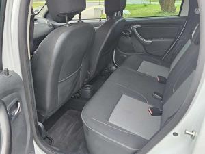 White Dacia Duster 2016 in Taurage, with an engine capacity of 1.20 L and mileage of 110 thousand km for 5900 €, photo 18 on AUTOMOTO.COM.LV