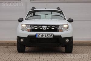 White Dacia Duster 2017 in Riga, with an engine capacity of 1.50 L and mileage of 0 thousand km for 4995 €, photo 3 on AUTOMOTO.COM.LV