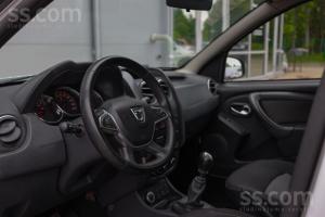 White Dacia Duster 2017 in Riga, with an engine capacity of 1.50 L and mileage of 0 thousand km for 4995 €, photo 9 on AUTOMOTO.COM.LV