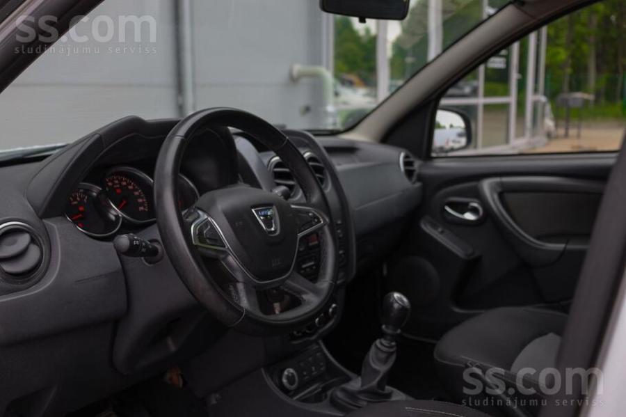 White Dacia Duster 2017 in Riga, with an engine capacity of 1.50 L and mileage of 0 thousand km for 4995 €, photo 9 on AUTOMOTO.COM.LV