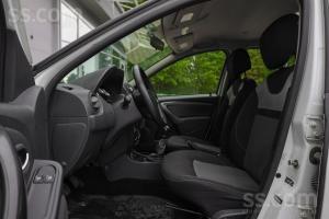White Dacia Duster 2017 in Riga, with an engine capacity of 1.50 L and mileage of 0 thousand km for 4995 €, photo 10 on AUTOMOTO.COM.LV