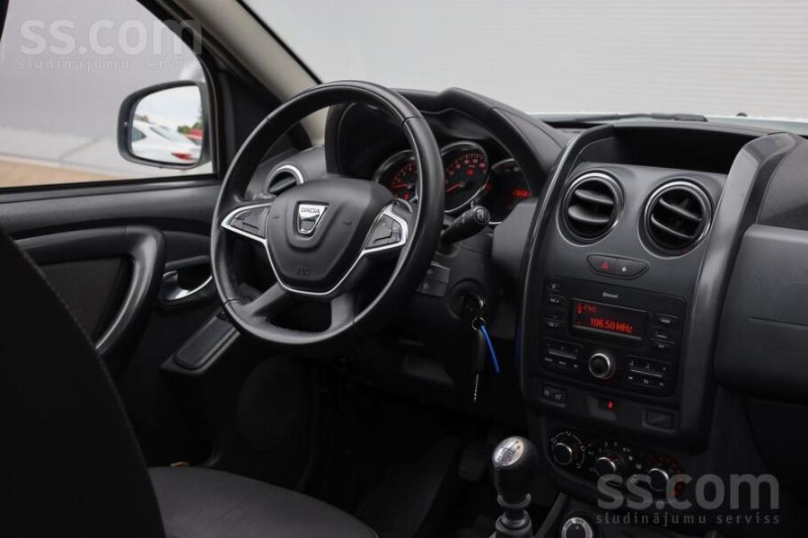 White Dacia Duster 2017 in Riga, with an engine capacity of 1.50 L and mileage of 0 thousand km for 4995 €, photo 17 on AUTOMOTO.COM.LV