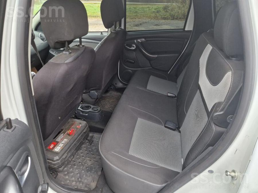 White Dacia Duster 2017 in Ogre, with an engine capacity of 1.50 L and mileage of 236 thousand km for 6000 €, photo 4 on AUTOMOTO.COM.LV