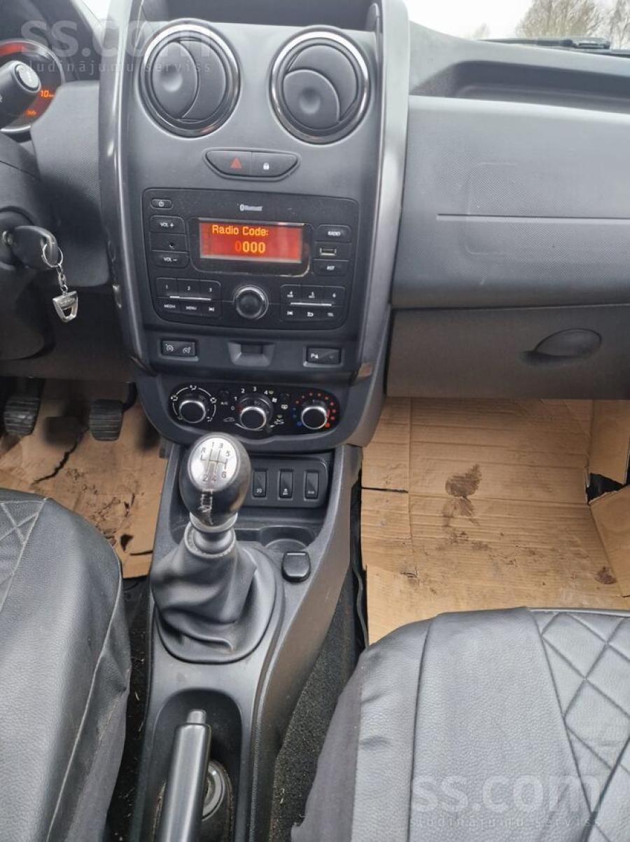White Dacia Duster 2017 in Ogre, with an engine capacity of 1.50 L and mileage of 236 thousand km for 6000 €, photo 6 on AUTOMOTO.COM.LV