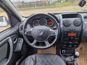 White Dacia Duster 2017 in Ogre, with an engine capacity of 1.50 L and mileage of 236 thousand km for 6000 €, photo 7 on AUTOMOTO.COM.LV