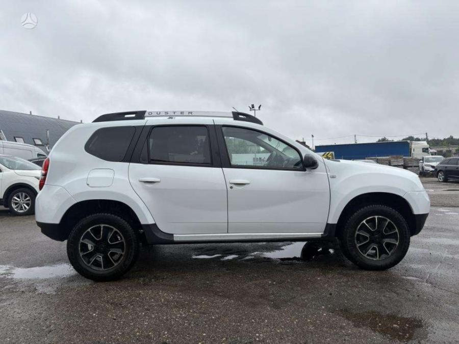 White Dacia Duster 2017 in Radviliskis, with an engine capacity of 1.46 L and mileage of 285 thousand km for 6250 €, photo 9 on AUTOMOTO.COM.LV
