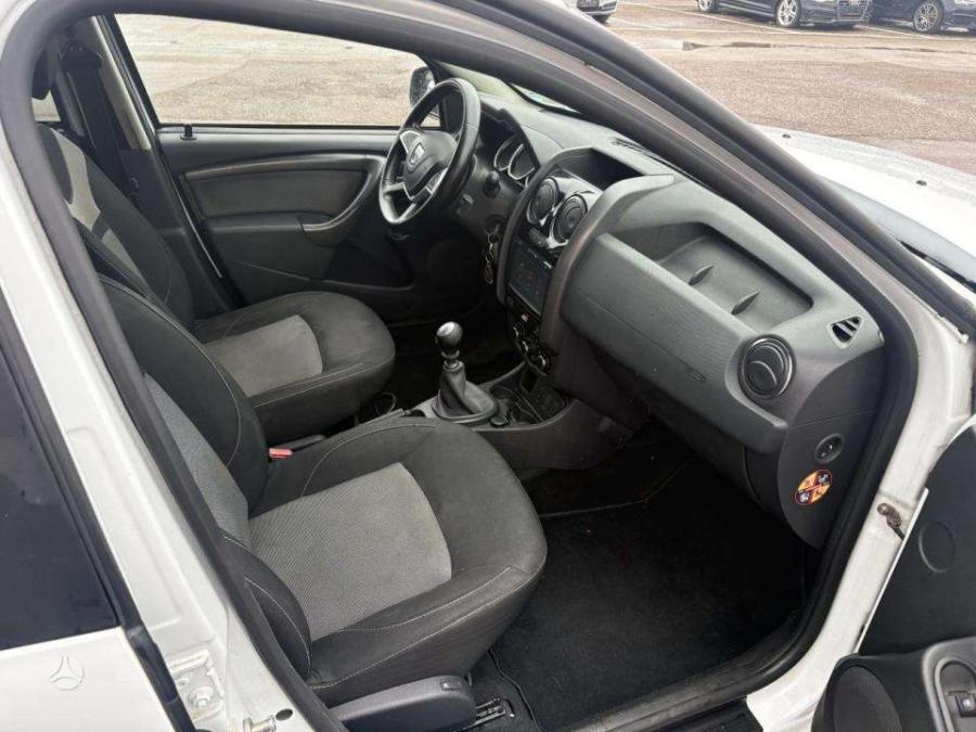White Dacia Duster 2017 in Radviliskis, with an engine capacity of 1.46 L and mileage of 285 thousand km for 6250 €, photo 10 on AUTOMOTO.COM.LV
