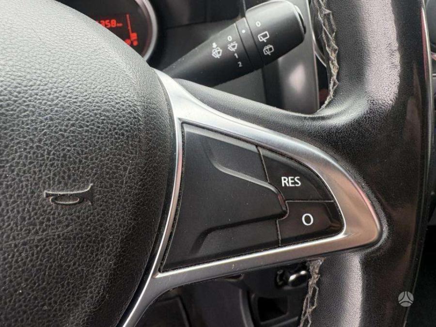 White Dacia Duster 2017 in Radviliskis, with an engine capacity of 1.46 L and mileage of 285 thousand km for 6250 €, photo 15 on AUTOMOTO.COM.LV
