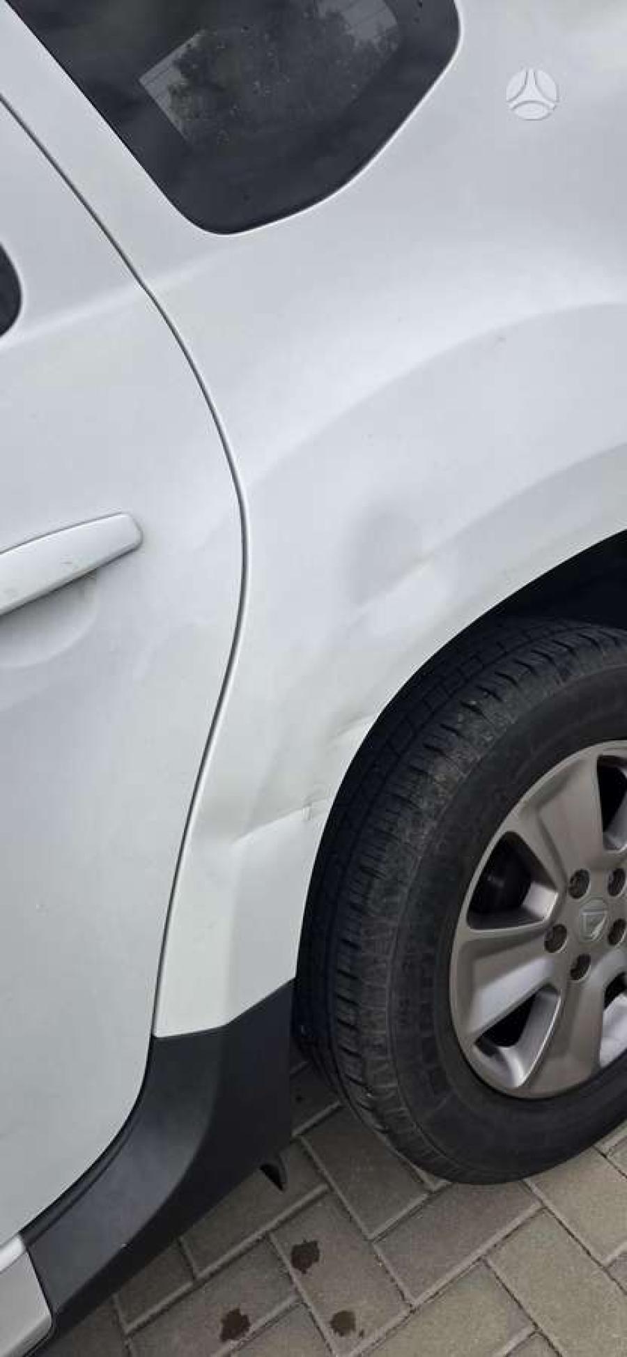 Balts Dacia Duster 2017 Tauragė, ar dzinēja tilpumu 1.20 L un nobraukumu 160 tūkst. km par 4200 €, foto 9 vietnē AUTOMOTO.COM.LV