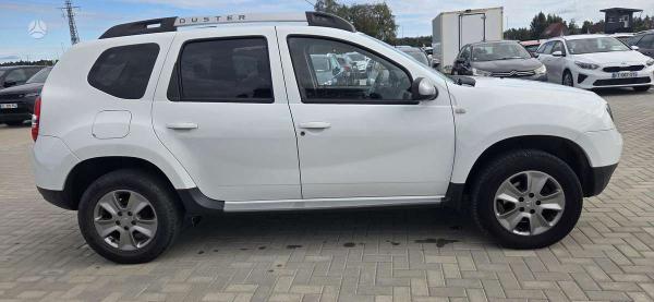 Dacia Duster 2017 in Taurage on AUTOMOTO.COM.LV White Dacia Duster 2017 in Taurage, with an engine capacity of 1.20 L and mileage of 160 thousand km for 4200 €, photo 4 on AUTOMOTO.COM.LV