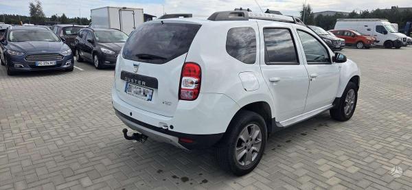 Dacia Duster 2017 in Taurage on AUTOMOTO.COM.LV White Dacia Duster 2017 in Taurage, with an engine capacity of 1.20 L and mileage of 160 thousand km for 4200 €, photo 5 on AUTOMOTO.COM.LV