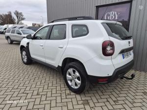 White Dacia Duster 2018 in Taurage, with an engine capacity of 1.50 L and mileage of 206 thousand km for 7600 €, photo 6 on AUTOMOTO.COM.LV