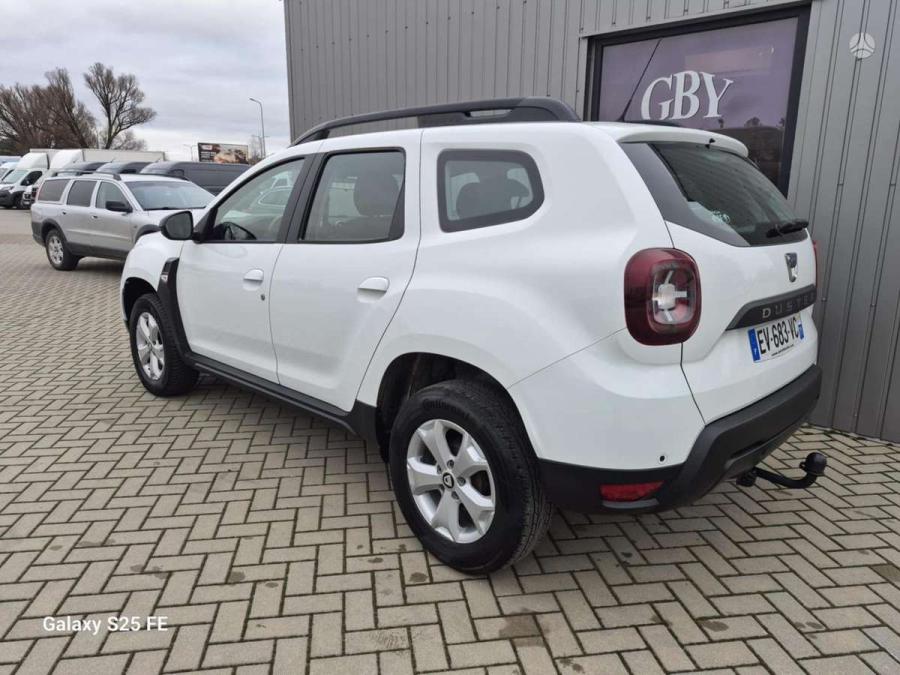White Dacia Duster 2018 in Taurage, with an engine capacity of 1.50 L and mileage of 206 thousand km for 7600 €, photo 6 on AUTOMOTO.COM.LV