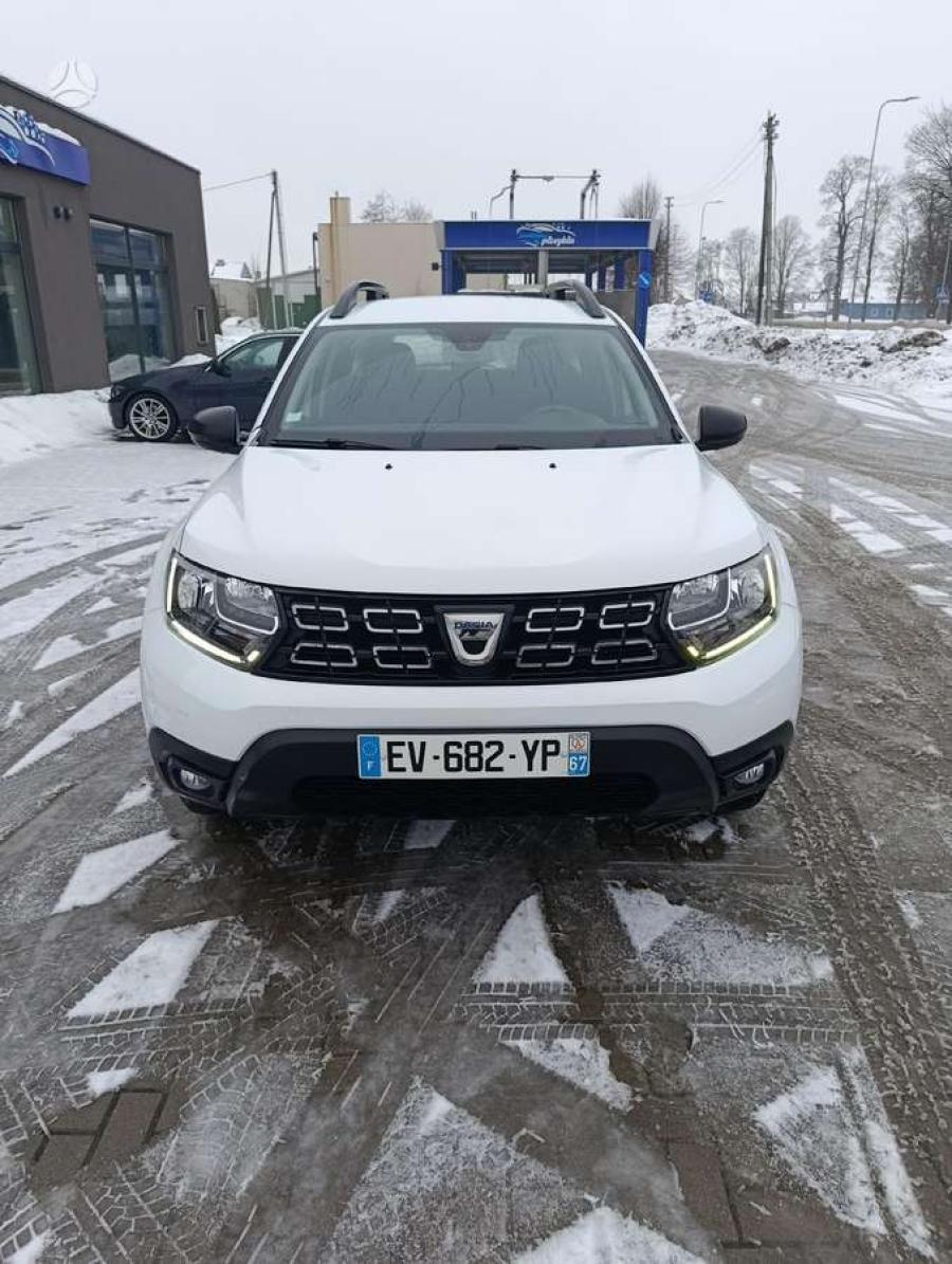 White Dacia Duster 2018 in Taurage, with an engine capacity of 1.50 L and mileage of 170 thousand km for 9200 €, photo 1 on AUTOMOTO.COM.LV