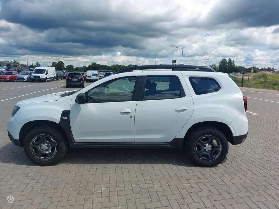 White Dacia Duster 2018 in Taurage, with an engine capacity of 1.60 L and mileage of 86 thousand km for 7900 €, photo 5 on AUTOMOTO.COM.LV