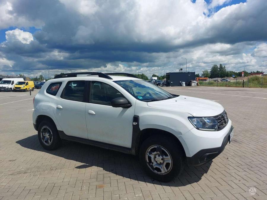 White Dacia Duster 2018 in Taurage, with an engine capacity of 1.60 L and mileage of 86 thousand km for 7900 €, photo 8 on AUTOMOTO.COM.LV