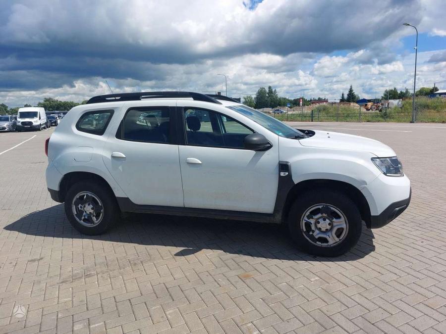 White Dacia Duster 2018 in Taurage, with an engine capacity of 1.60 L and mileage of 86 thousand km for 7900 €, photo 9 on AUTOMOTO.COM.LV