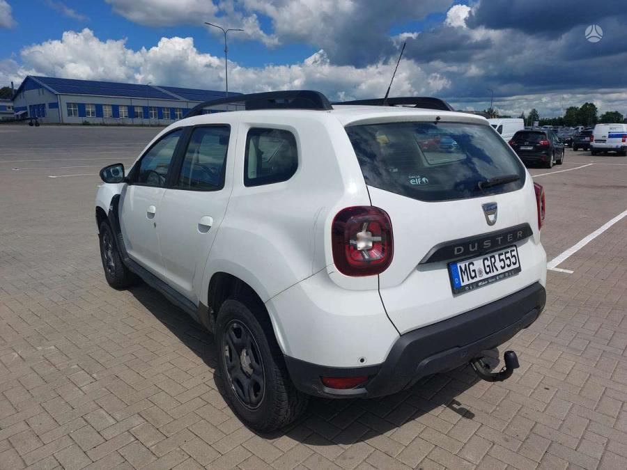 White Dacia Duster 2018 in Taurage, with an engine capacity of 1.60 L and mileage of 86 thousand km for 7900 €, photo 11 on AUTOMOTO.COM.LV