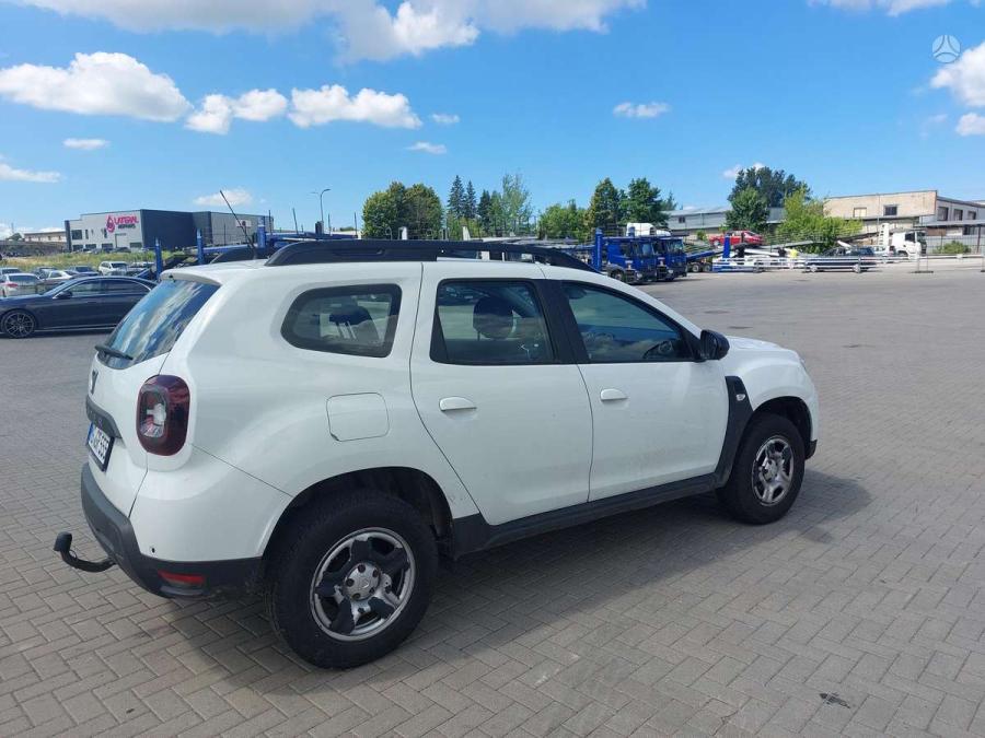 White Dacia Duster 2018 in Taurage, with an engine capacity of 1.60 L and mileage of 86 thousand km for 7900 €, photo 14 on AUTOMOTO.COM.LV