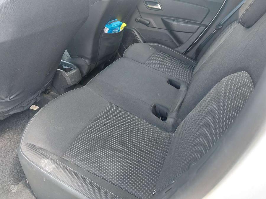White Dacia Duster 2018 in Taurage, with an engine capacity of 1.60 L and mileage of 86 thousand km for 7900 €, photo 17 on AUTOMOTO.COM.LV