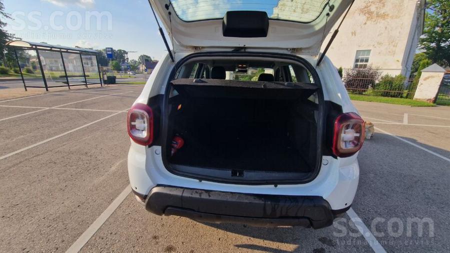 White Dacia Duster 2018 in Jekabpils, with an engine capacity of 1.50 L and mileage of 163 thousand km for 8200 €, photo 6 on AUTOMOTO.COM.LV