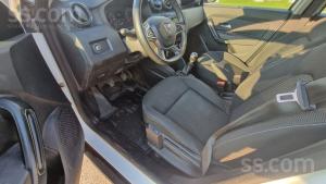 White Dacia Duster 2018 in Jekabpils, with an engine capacity of 1.50 L and mileage of 163 thousand km for 8200 €, photo 8 on AUTOMOTO.COM.LV