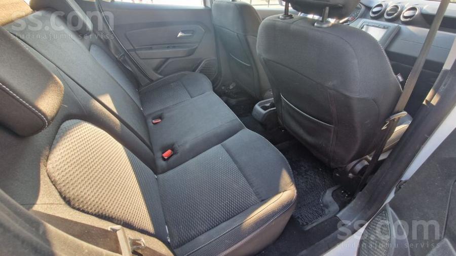 White Dacia Duster 2018 in Jekabpils, with an engine capacity of 1.50 L and mileage of 163 thousand km for 8200 €, photo 9 on AUTOMOTO.COM.LV