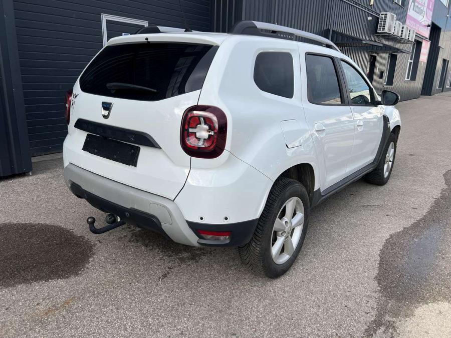 White Dacia Duster 2018 in Alytus, with an engine capacity of 1.46 L and mileage of 295 thousand km for 5900 €, photo 6 on AUTOMOTO.COM.LV