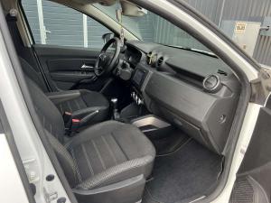 White Dacia Duster 2018 in Alytus, with an engine capacity of 1.46 L and mileage of 295 thousand km for 5900 €, photo 17 on AUTOMOTO.COM.LV
