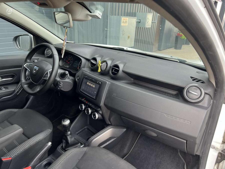White Dacia Duster 2018 in Alytus, with an engine capacity of 1.46 L and mileage of 295 thousand km for 5900 €, photo 18 on AUTOMOTO.COM.LV