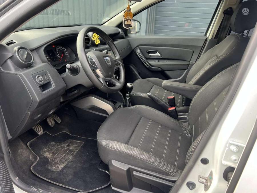 White Dacia Duster 2018 in Alytus, with an engine capacity of 1.46 L and mileage of 295 thousand km for 5900 €, photo 21 on AUTOMOTO.COM.LV
