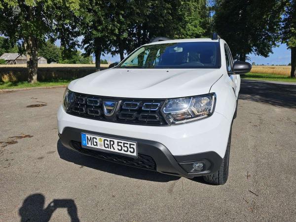 White Dacia Duster 2018 in Taurage, with an engine capacity of 1.60 L and mileage of 86 thousand km for 7800 €, photo 1 on AUTOMOTO.COM.LV