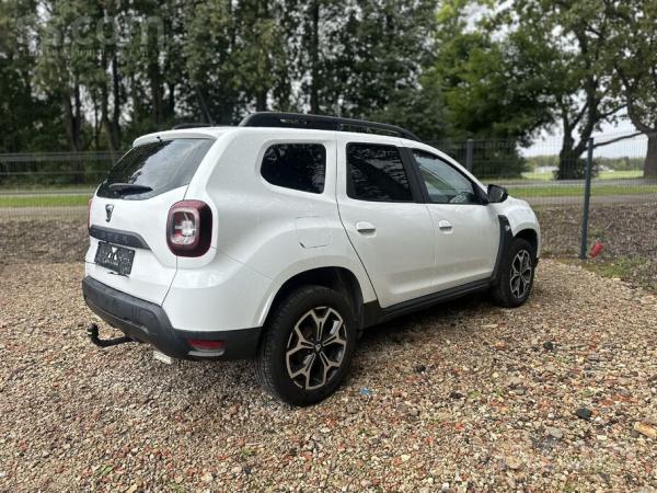 White Dacia Duster 2018 in Cesis, with an engine capacity of 1.20 L and mileage of 0 thousand km for 9900 €, photo 5 on AUTOMOTO.COM.LV