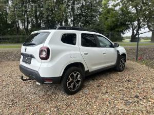 White Dacia Duster 2018 in Cesis, with an engine capacity of 1.20 L and mileage of 0 thousand km for 9900 €, photo 5 on AUTOMOTO.COM.LV