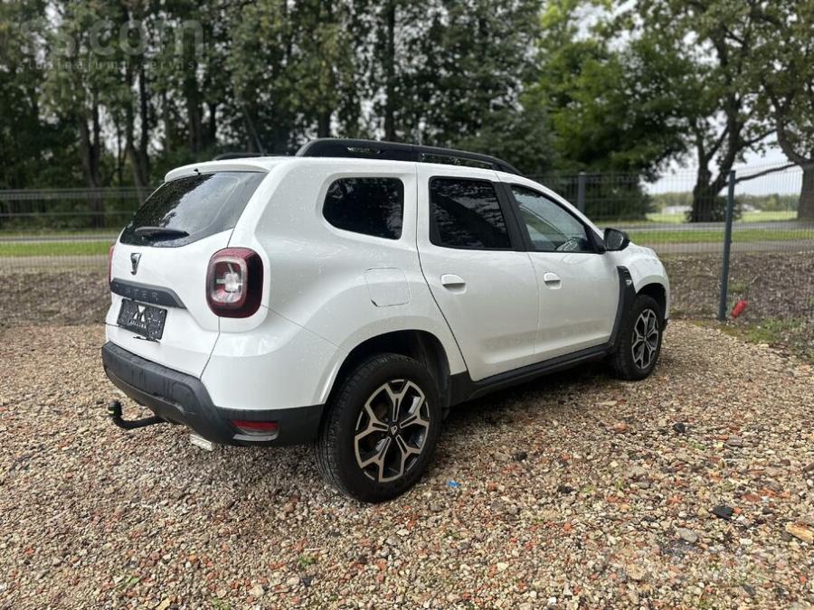 White Dacia Duster 2018 in Cesis, with an engine capacity of 1.20 L and mileage of 0 thousand km for 9900 €, photo 5 on AUTOMOTO.COM.LV
