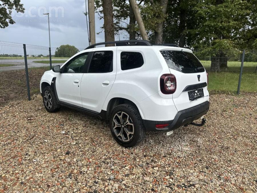 White Dacia Duster 2018 in Cesis, with an engine capacity of 1.20 L and mileage of 0 thousand km for 9900 €, photo 7 on AUTOMOTO.COM.LV