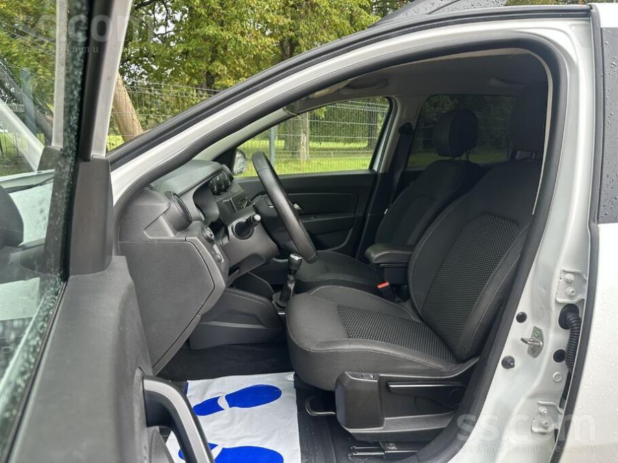 White Dacia Duster 2018 in Cesis, with an engine capacity of 1.20 L and mileage of 0 thousand km for 9900 €, photo 20 on AUTOMOTO.COM.LV
