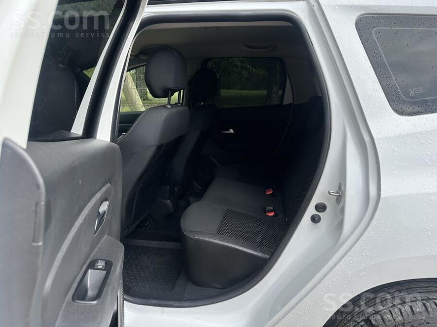 White Dacia Duster 2018 in Cesis, with an engine capacity of 1.20 L and mileage of 0 thousand km for 9900 €, photo 23 on AUTOMOTO.COM.LV
