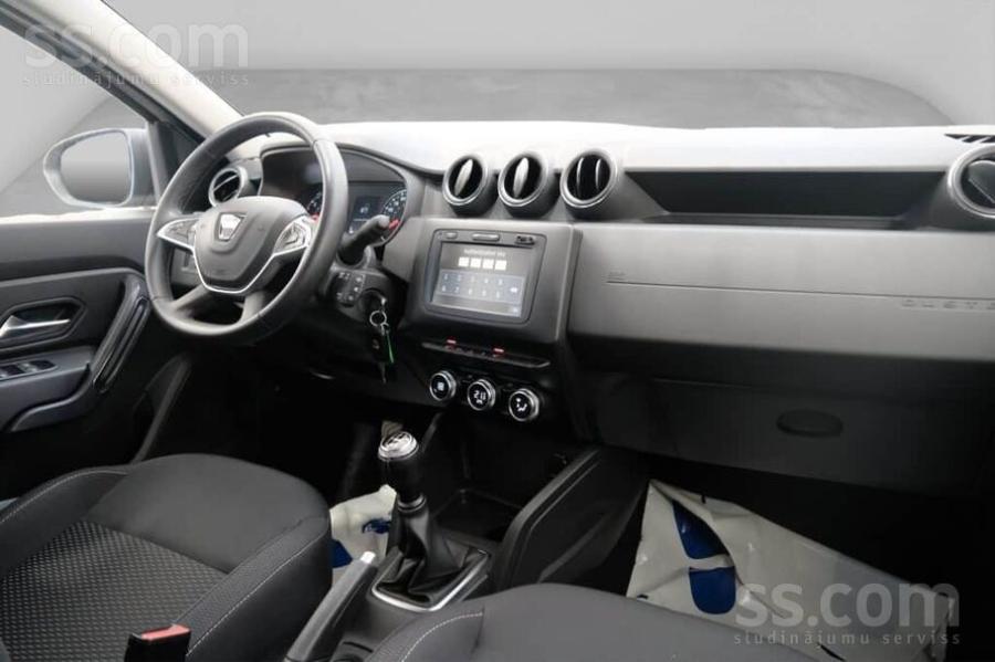 White Dacia Duster 2019 in Riga, with an engine capacity of 1.60 L and mileage of 125 thousand km for 10590 €, photo 6 on AUTOMOTO.COM.LV