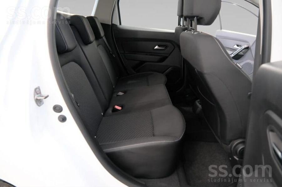 White Dacia Duster 2019 in Riga, with an engine capacity of 1.60 L and mileage of 125 thousand km for 10590 €, photo 8 on AUTOMOTO.COM.LV