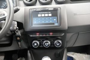 White Dacia Duster 2019 in Riga, with an engine capacity of 1.60 L and mileage of 125 thousand km for 10590 €, photo 10 on AUTOMOTO.COM.LV