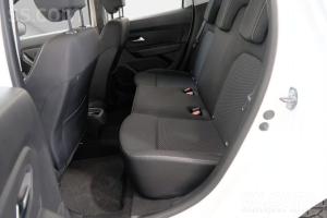 White Dacia Duster 2019 in Riga, with an engine capacity of 1.60 L and mileage of 125 thousand km for 10590 €, photo 12 on AUTOMOTO.COM.LV