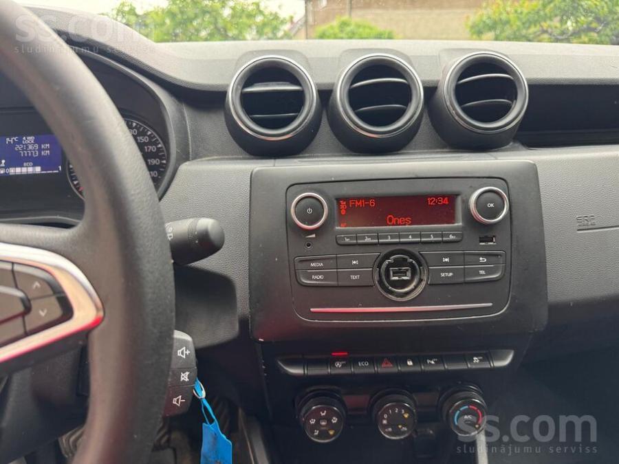 White Dacia Duster 2020 in Valmiera, with an engine capacity of 1.50 L and mileage of 221 thousand km for 8790 €, photo 10 on AUTOMOTO.COM.LV