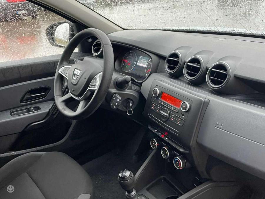White Dacia Duster 2021 in Ukmerge, with an engine capacity of 1.00 L and mileage of 93 thousand km for 6900 €, photo 6 on AUTOMOTO.COM.LV